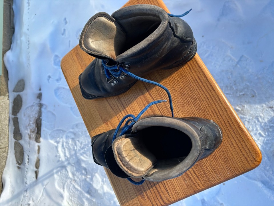 Merril Telemark Ski Boots size 44 (10 ½) | eBay