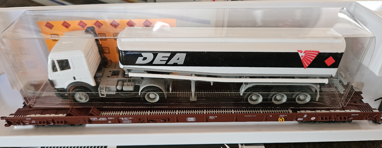 Märklin 4841 Depressed Flat Car w/Model "DEA" Semi-truck trailer LKW ...