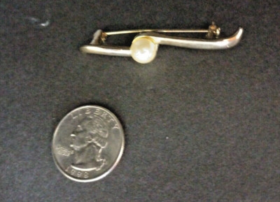 Vintage Pin Brooch Simple Design Gold Tone And A Faux Pearl Approx. 2 ¼ ...