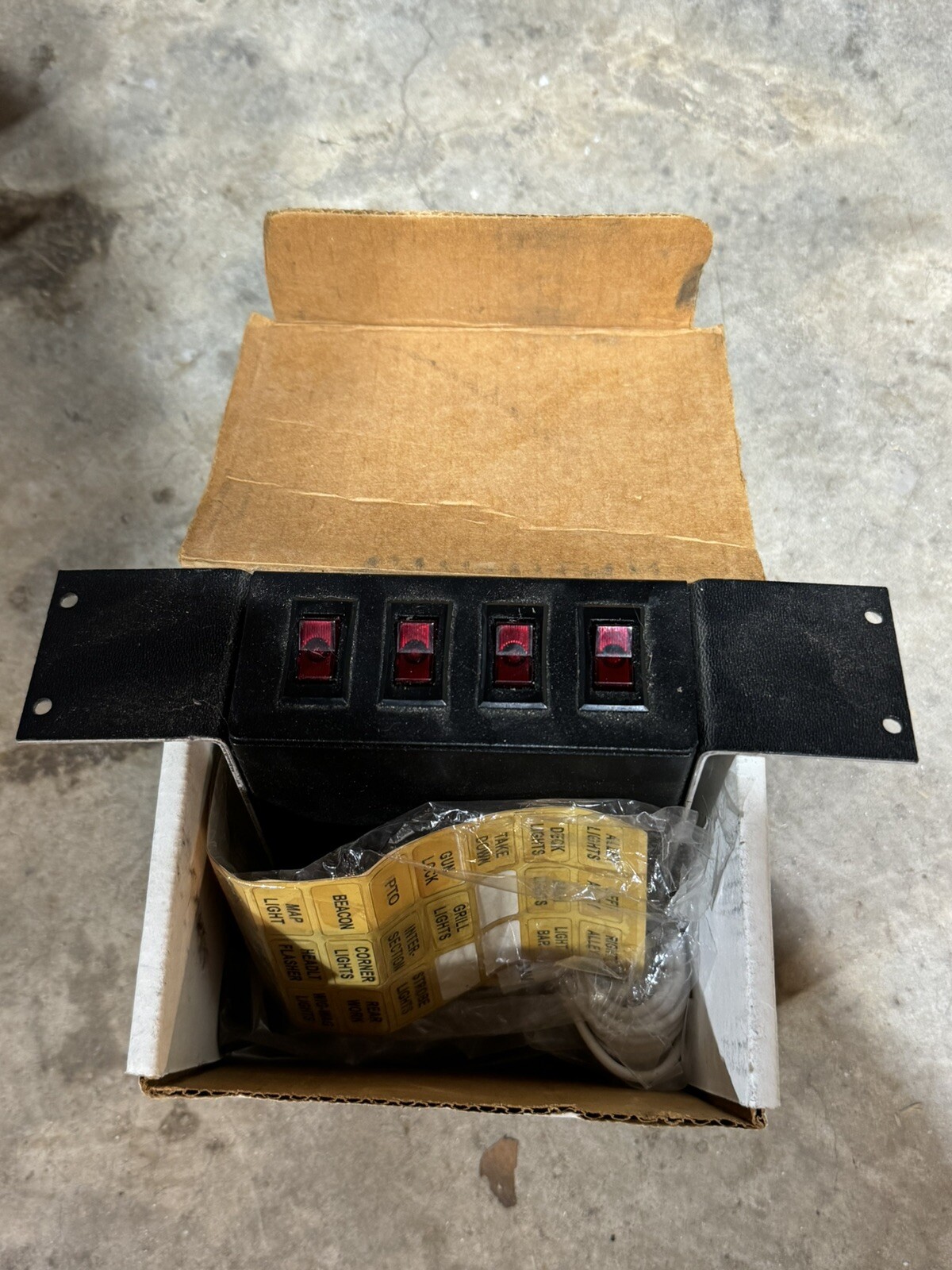 Sho Me 4 Switch Box Brand New In Box. Includes Havis Console Mounting ...