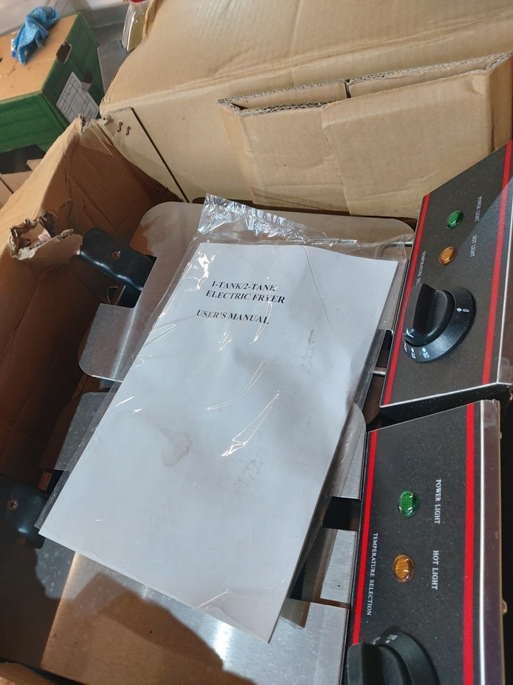 Twin Tank Electric Deep Fat Fryer 2x 4L, 2 x 2000w, 2x 3 pin plug ...