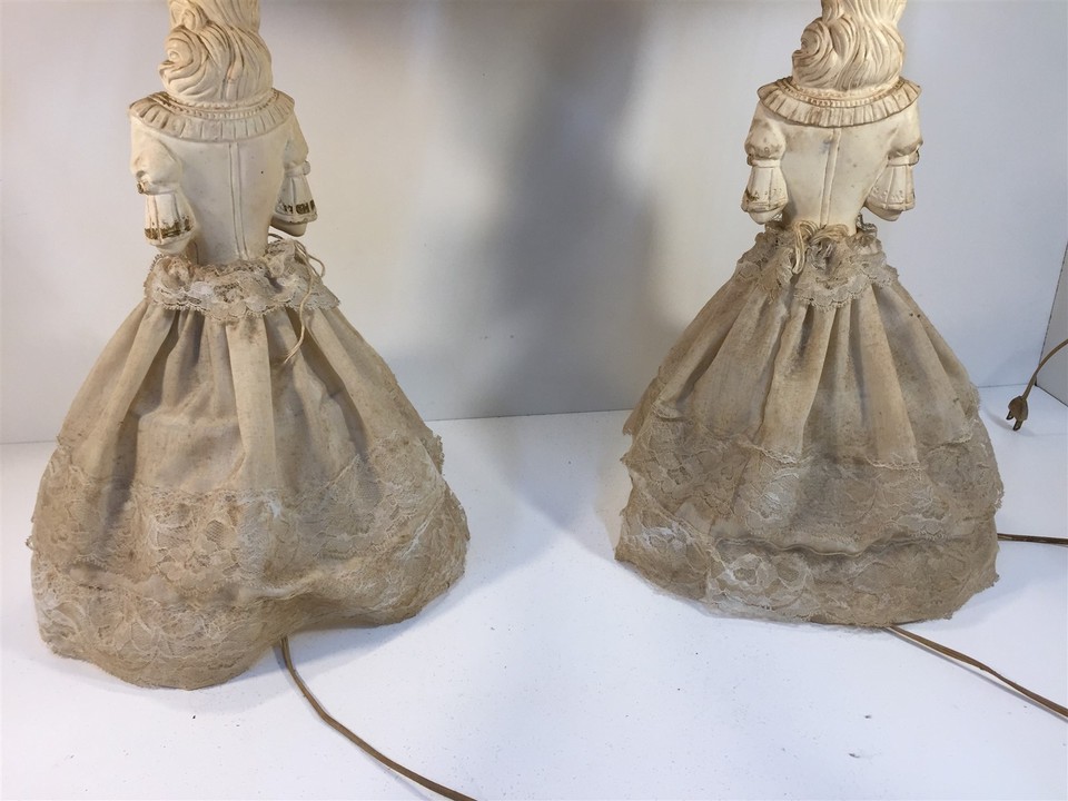 (1) Vintage Lamp - Woman With Fan and White Dress Lighted Base Ceramic ...