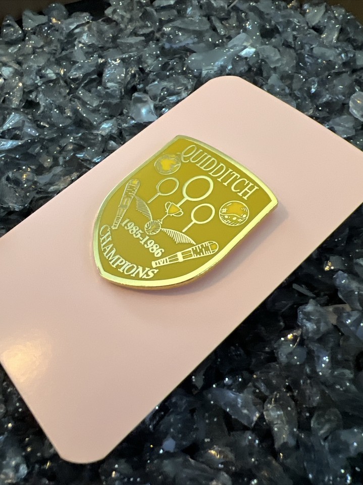 Quidditch 1986 Plaque Pin Harry Potter Badge Wizarding World Cup Gold ...