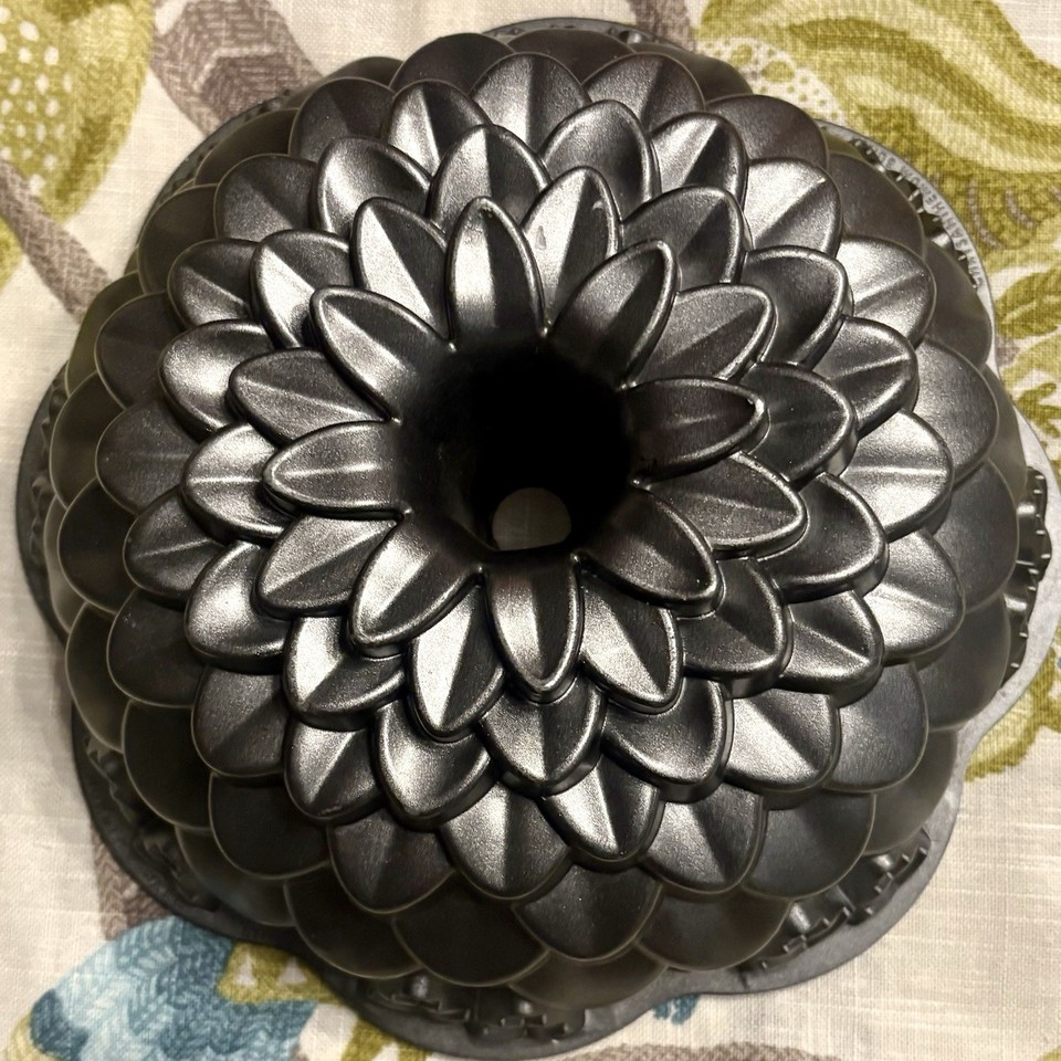 Nordic Ware CHRYSANTHEMUM Bundt Pan 10 cup Cast Aluminum | eBay