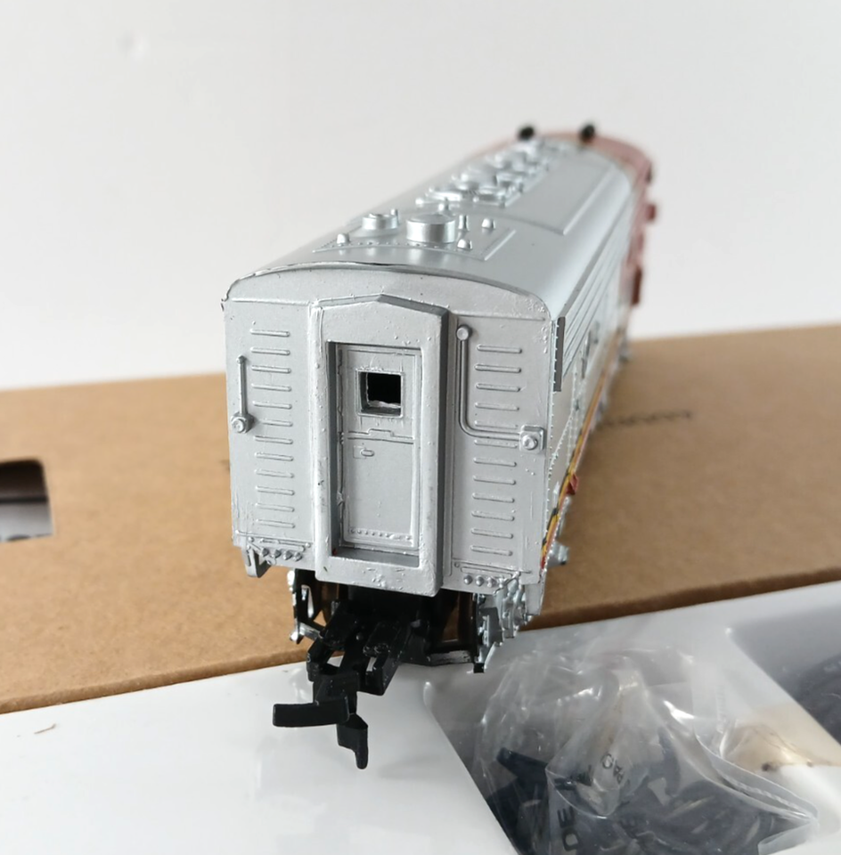 LIfe-Like BRANCH LINE HO-Scale Electric Train Set SANTA FE ENGINE 100 ...