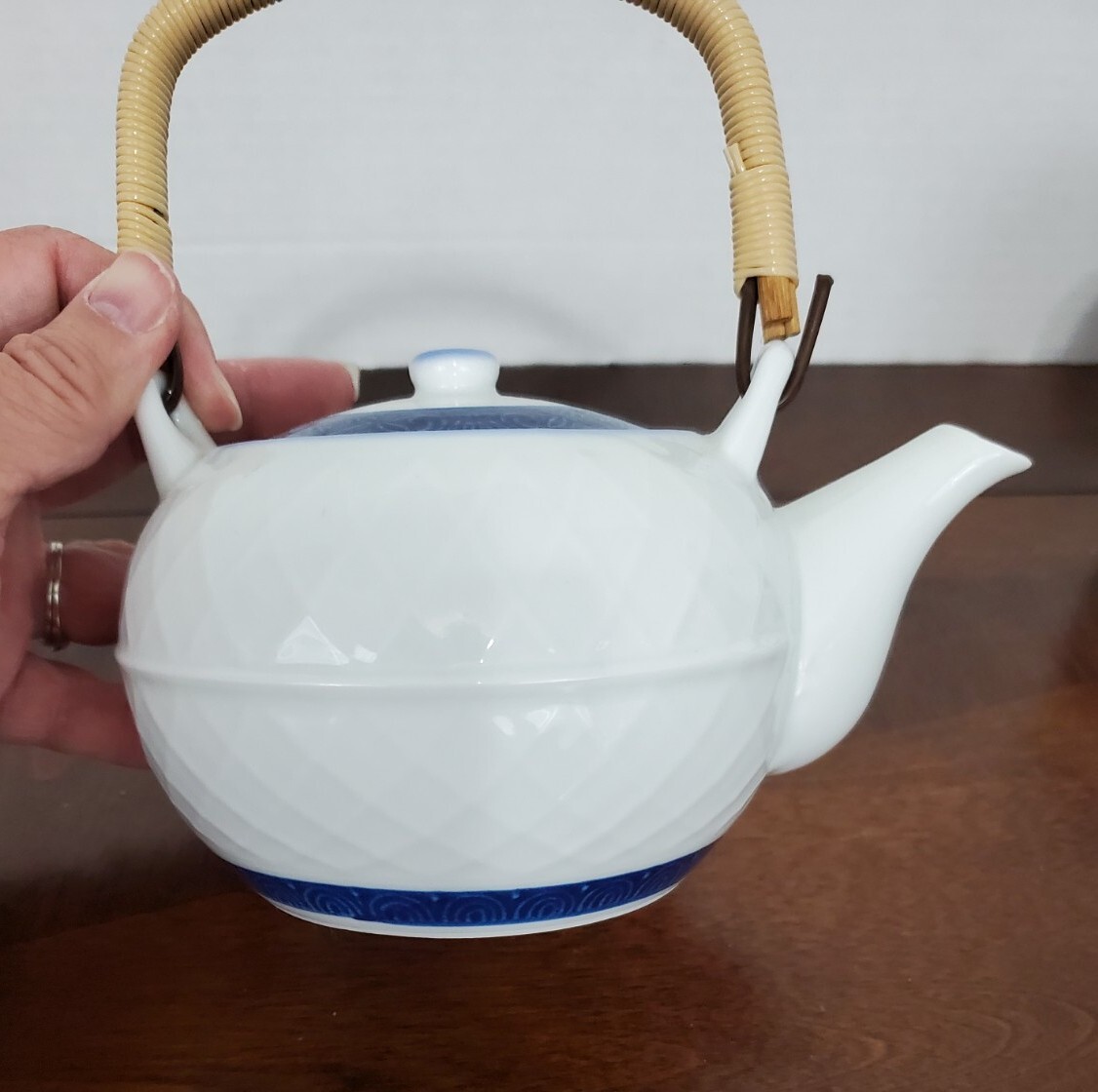 Vintage JGI Shaddy Arita China Tea/Saki Pot & 4 Cups Blue and White ...