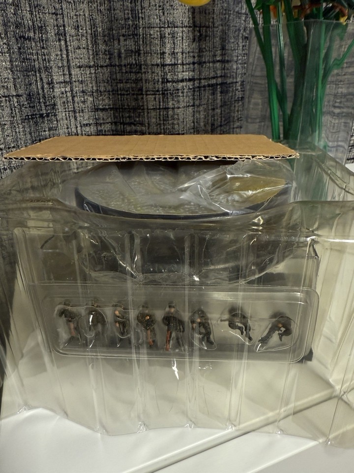 Dragon Armor 1/72 “Ardennes Offensive" Kingtiger w/Fallschirmjager ...