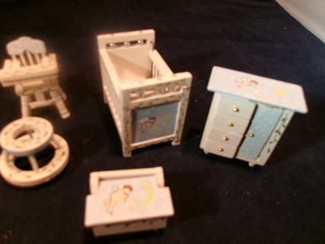 DOLLHOUSE TOWN SQUARE MINIATURES 1/2" SCALE CHILD'S NURSERY MINT NEW | eBay