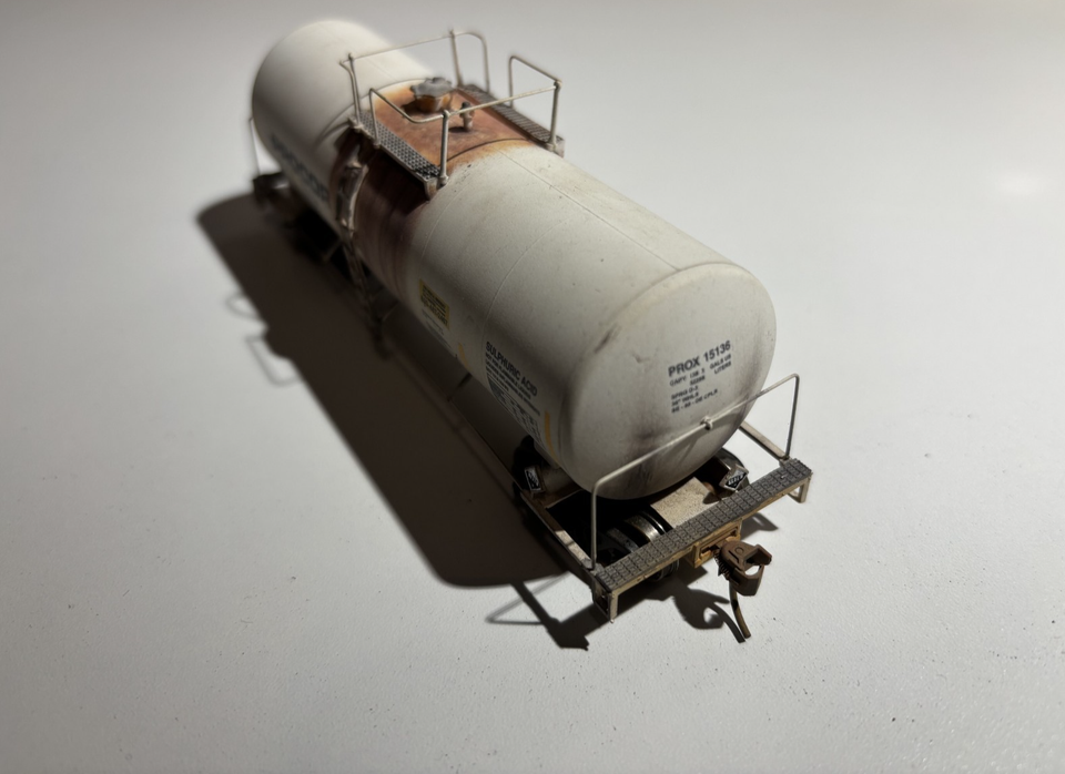 custom weathered HO Scale WALTHERS 40' UTLX 16k Tank Car Procor # 15136 ...