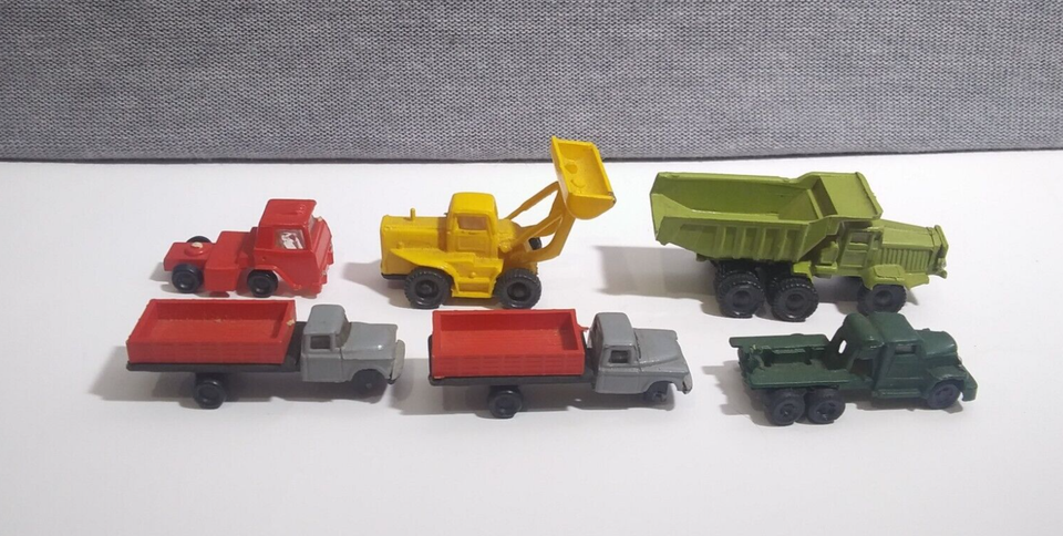 N scale Construction Vehicles Trucks RR Signs Produce Barrels - Lot of ...