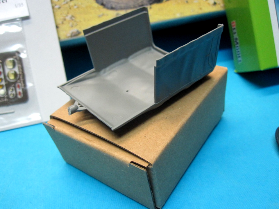 AK 35012 1/35 scale LAND ROVER 88 SERIES IIA Rover 8 w/ AFTERMARKET ...