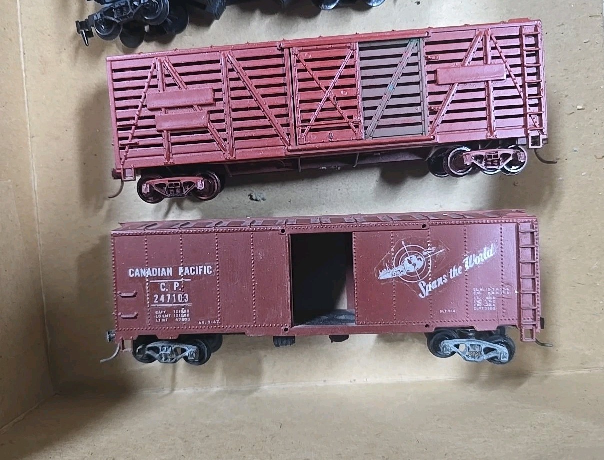 H0 Scale Lot of 6 RAILCARS 4 2Bay Hoppers, Cattle Car, Boxcar "USED" | eBay