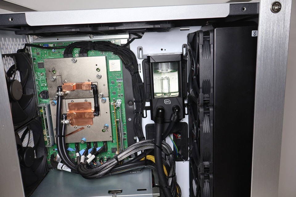 Nvidia GH200 624GB Liquid grey desktop workstation computer PC for AI ...