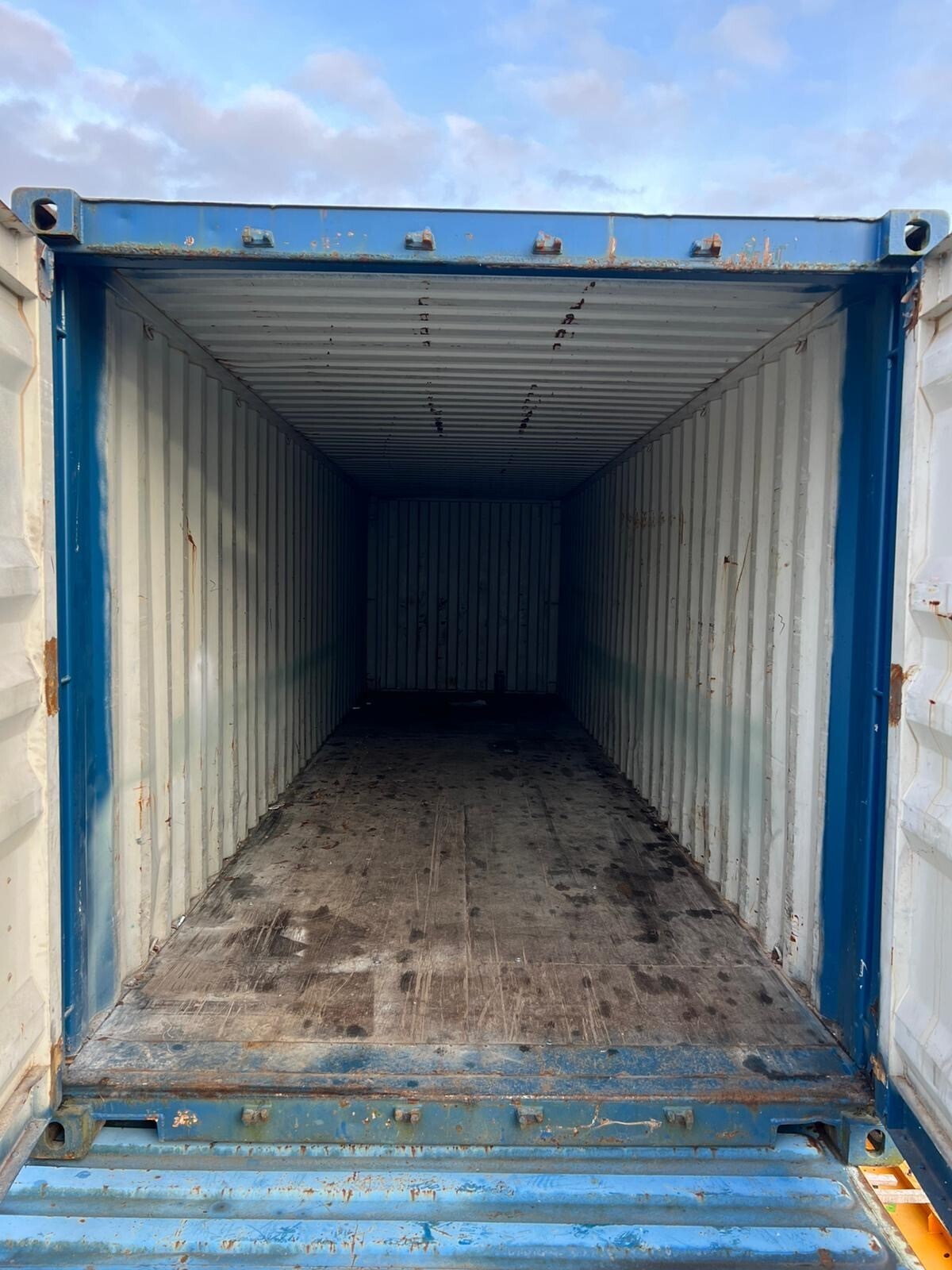 30ft x 8ft Shipping Container FOR HIRE - LANCS - Weekly Hire £15.00+vat ...