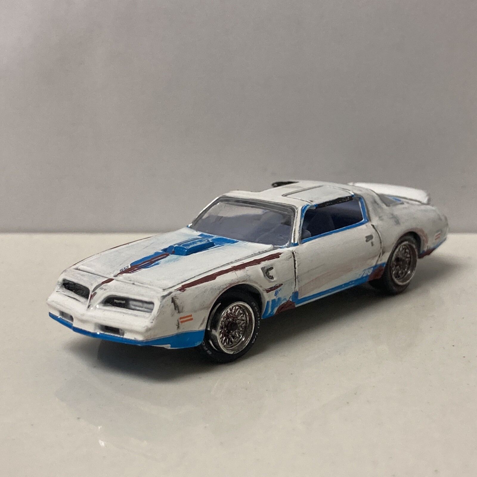 CUSTOM Greenlight 1/64 Weathered Barn Find White 1978 Pontiac Firebird ...