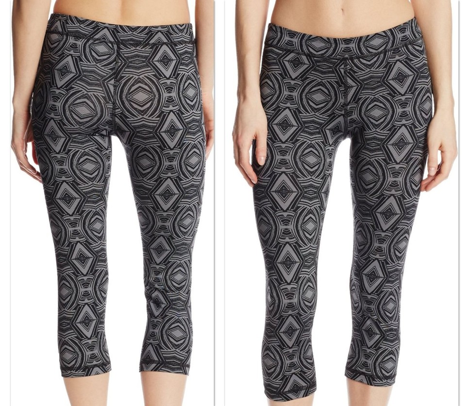 ZUMBA FITNESS 2 Piece Set! Aztec Capri Leggings & Bubble Top Racerback ...