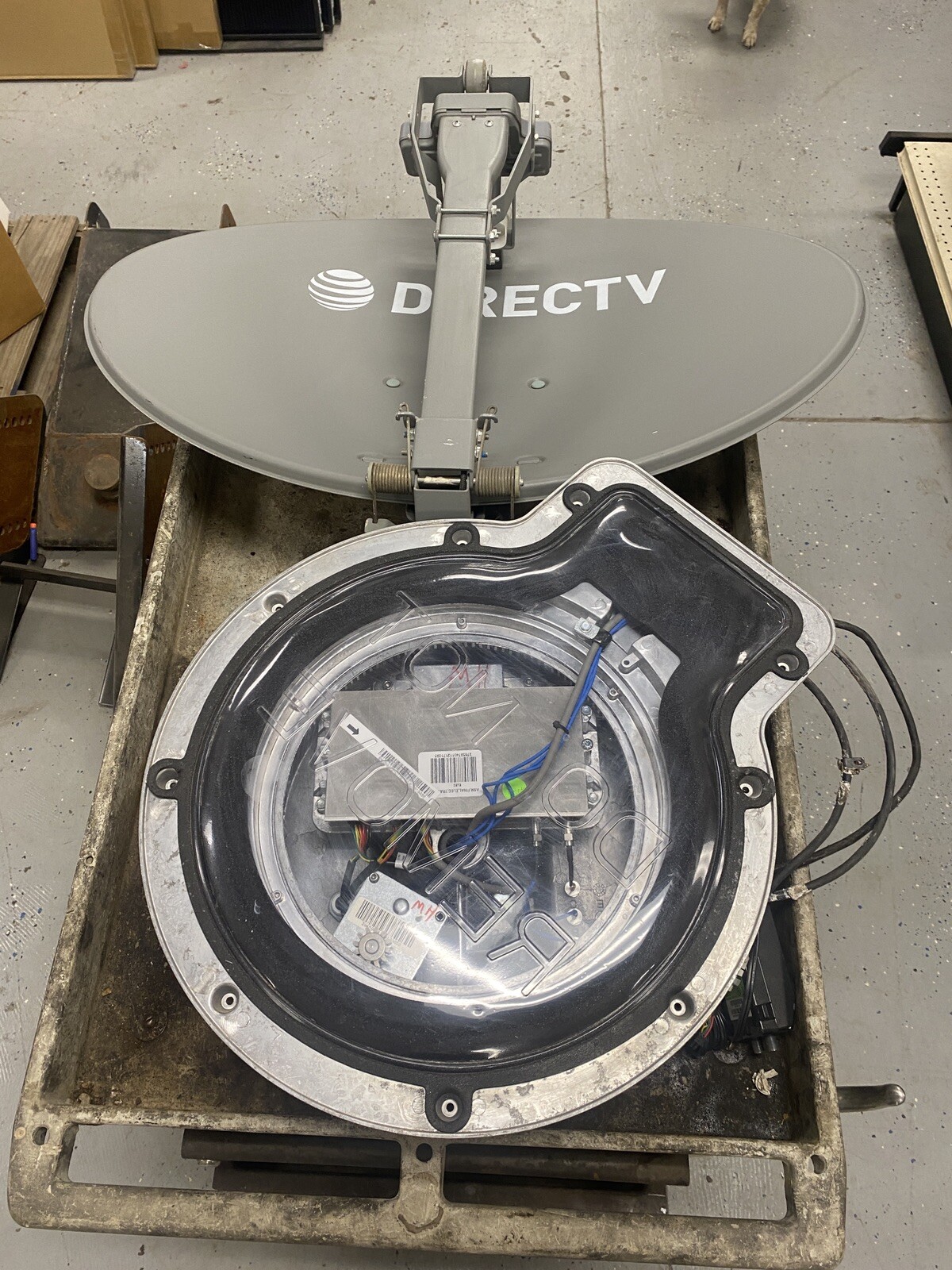 Winegard Travler Pro Mobile-Satellite Dish RV System for DIRECTV ...