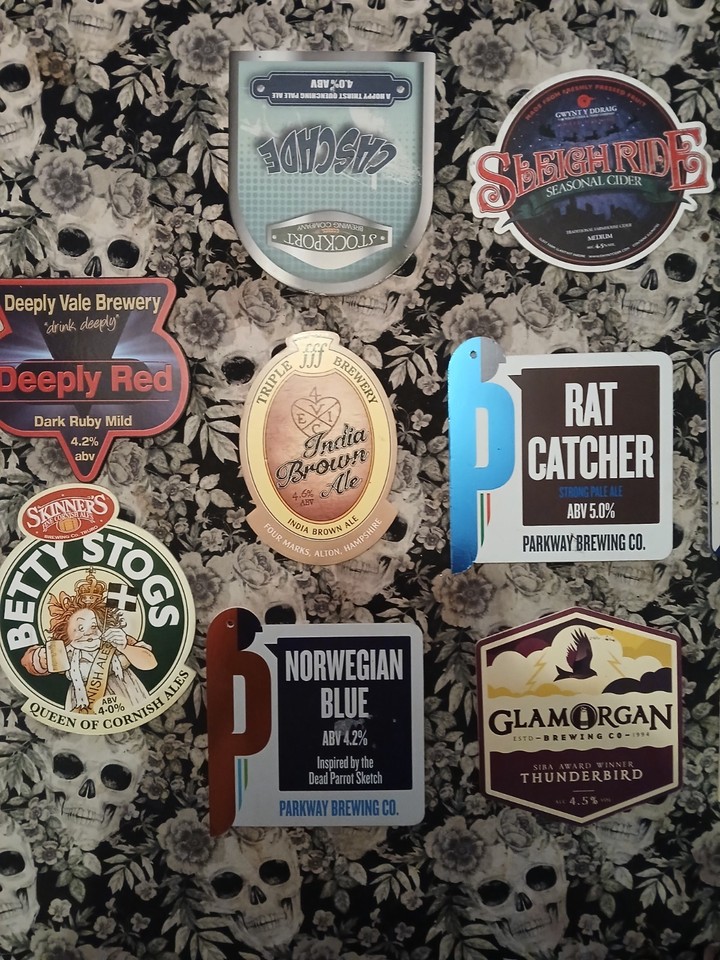 Beer pump clip job lot 20 badges - 20 different breweries cask real ale ...