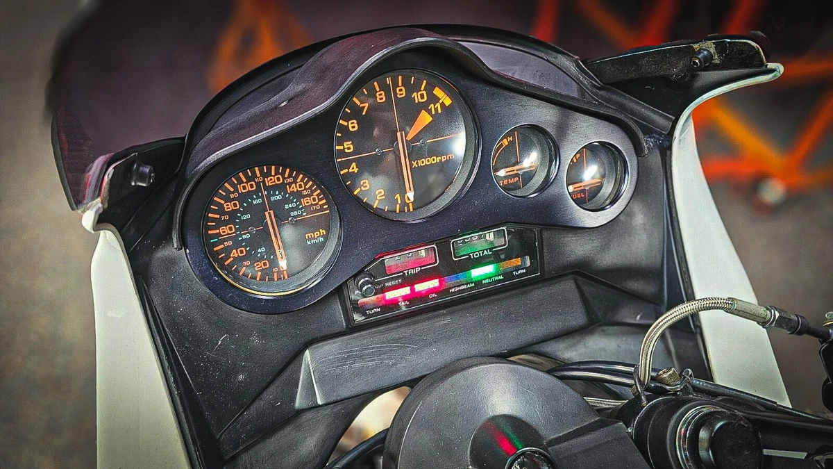 Honda VF1000F Interceptor is Pure ’80s Retro Cool
