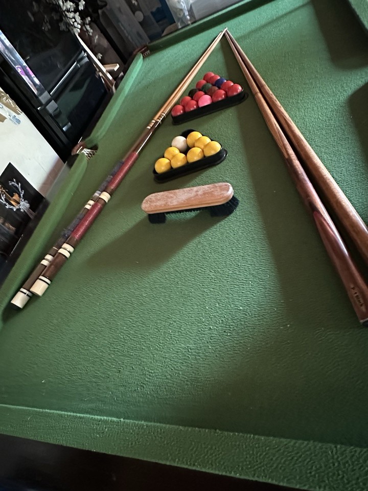 Snooker and Pool Table 6ft x 3ft with 4 Cues and Pool/Snooker Balls and ...