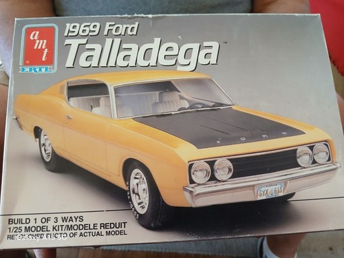 Sealed Inside 1/25 " 1969 FORD TALLADEGA " 3 n 1 Build Options AMT ERTL ...