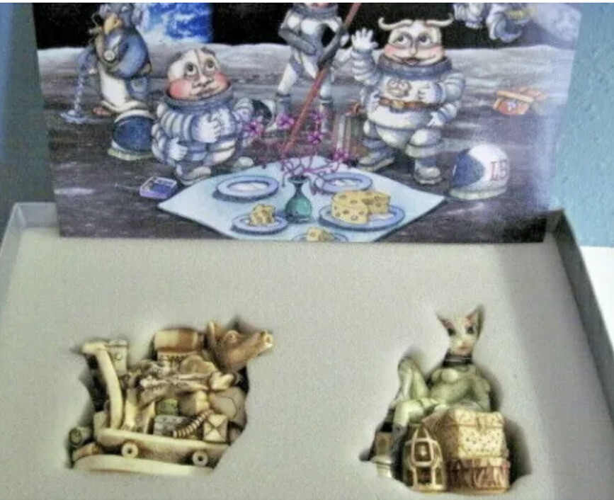 Cat Harmony Kingdom Moon Planet Space 2001 Minx HK Minx Wolfie Ball Box ...