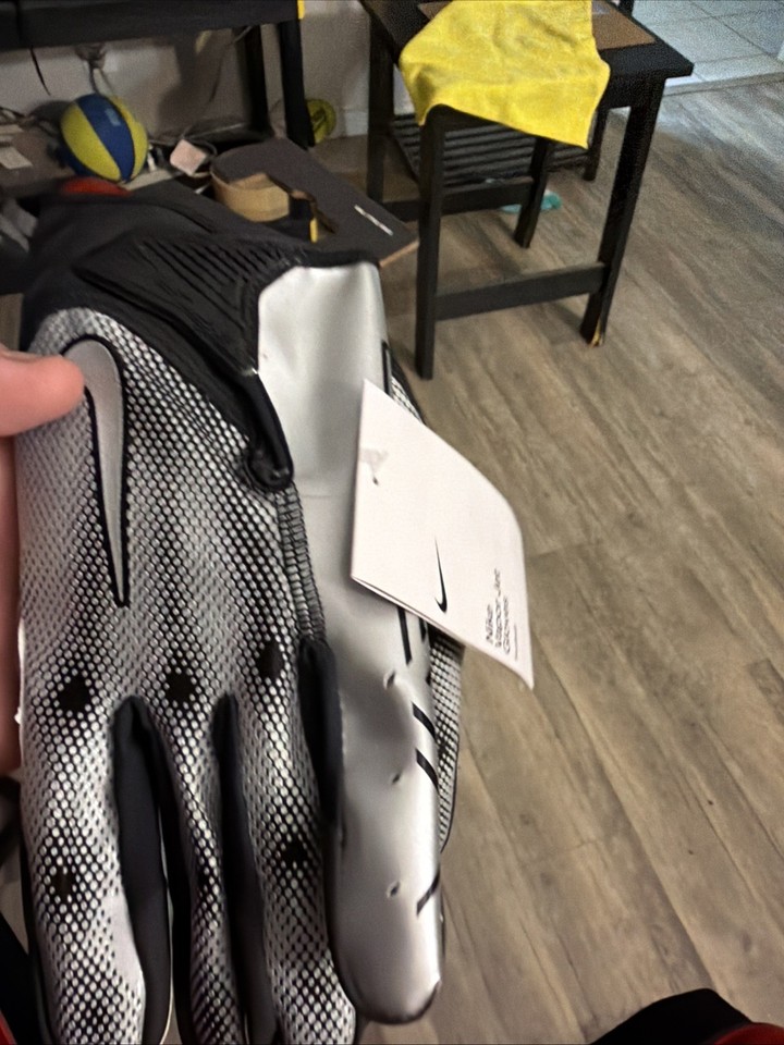 Nike Vapor Jet Metallic 7.0 Football Receiver Gloves Silver& Black Men ...