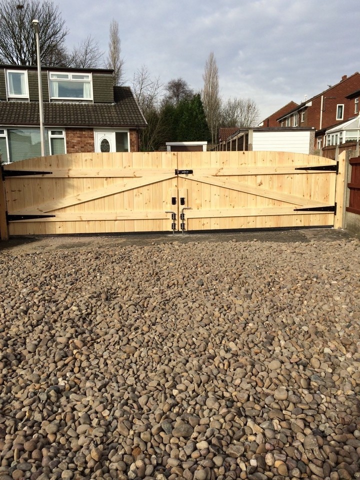 WOODEN DRIVEWAY GATES HEAVY DUTY GATES!4FT 6" HIGHEST POINT FREE HINGES ...
