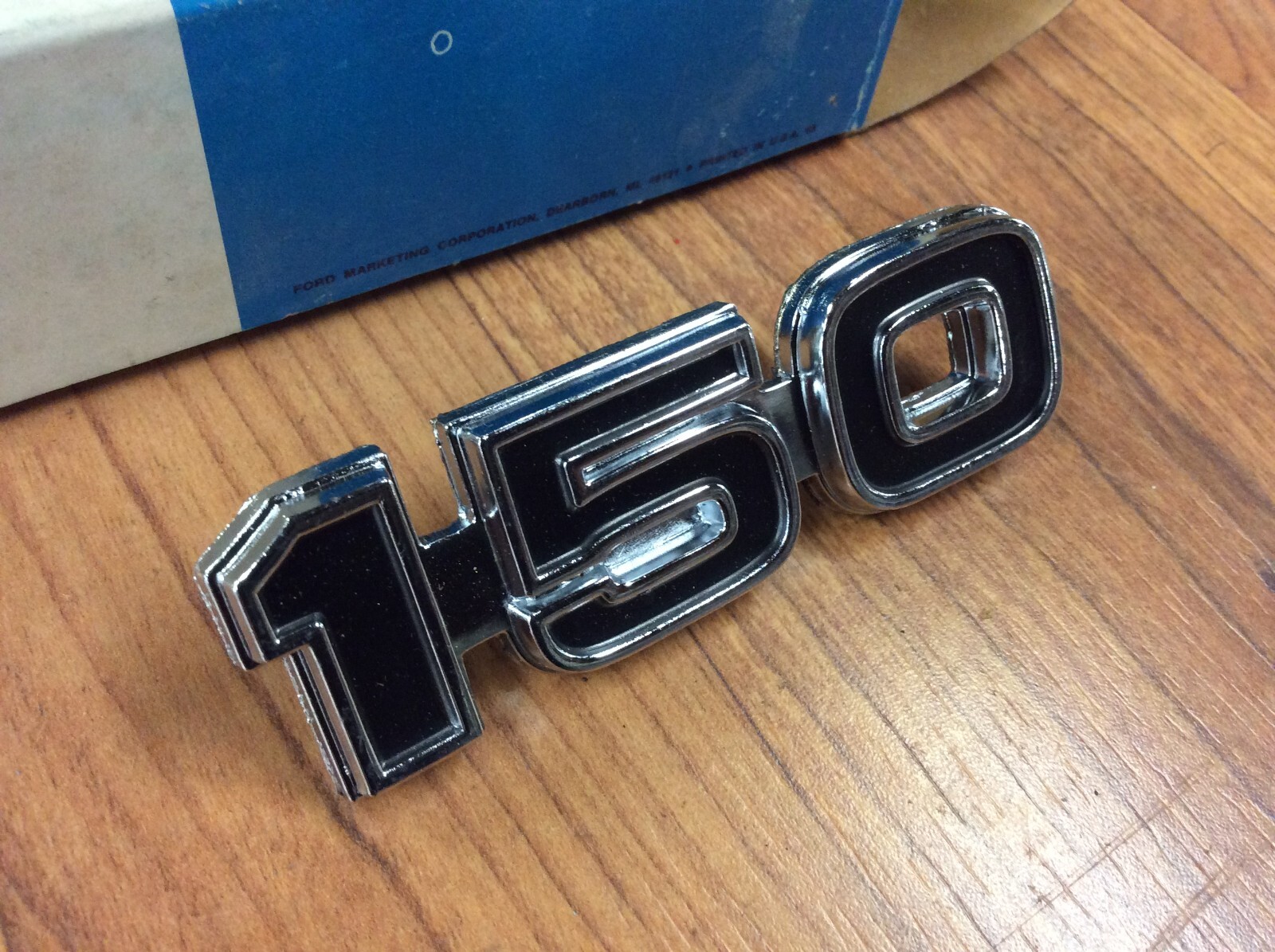 NOS 1975 75 Ford Econoline E 150 E150 Fender Emblem OEM D5UZ-1125622-B ...