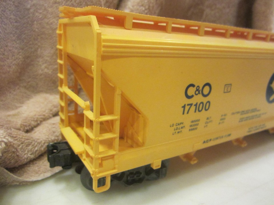 Lionel Chessie System set lot 8201 Diesel hoppers 17100-02-04 porthole ...