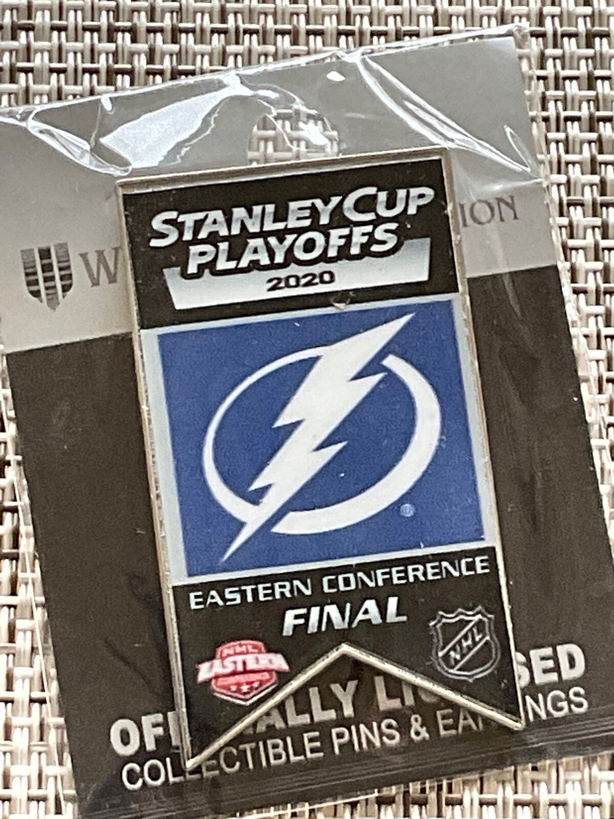NHL Hockey Playoff Stanley Cup Champions Logo Pin *** Pick a Version ...