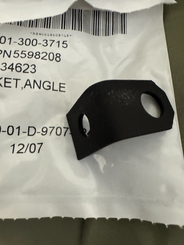 M998 HMMWV HUMVEE 4 EACH NOS VENTLINE BRACKETS PN 5598208 5340-01-300 ...