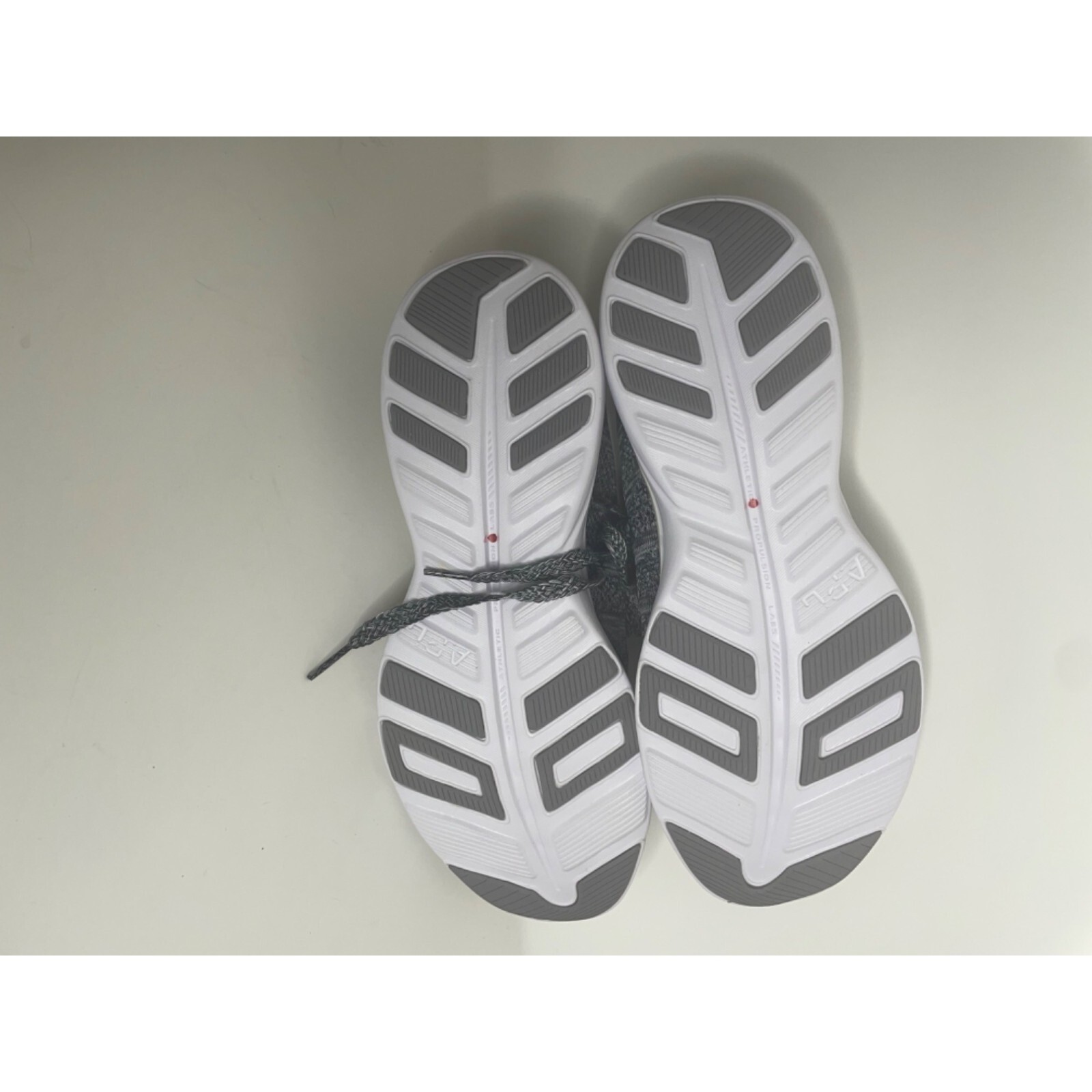 APL Techloom Pro Trainer Sneakers Pristine Heather Grey White Womens 11 ...