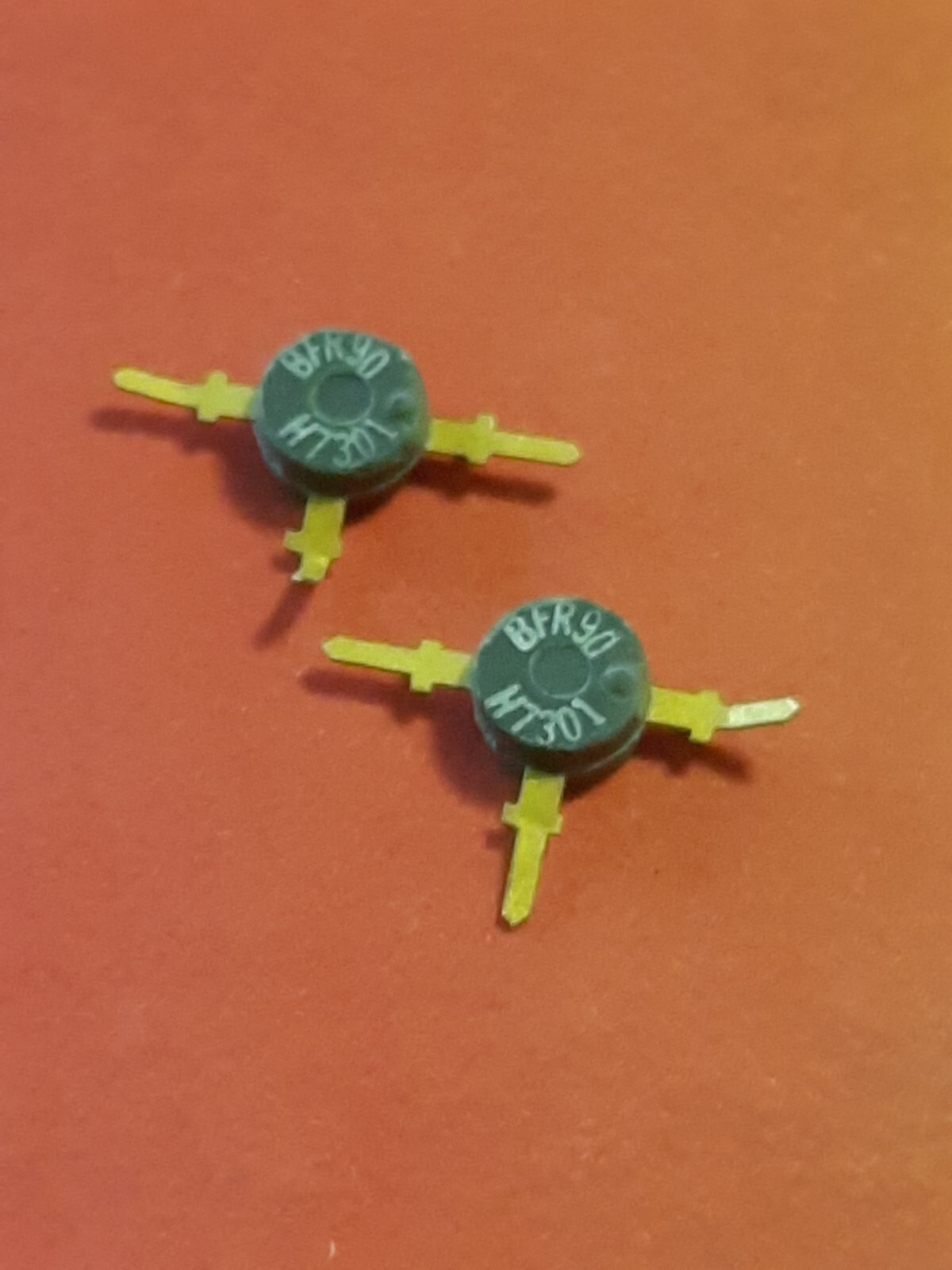 2 x BFR90 HF-Transistor 2 GHZ RF TRANSISTOR SOT 37 NOS | eBay