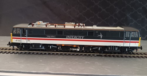 HORNBY R3582 CLASS 87 87010 KING ARTHUR IN INTERCITY SWALLOW LIVERY DCC ...