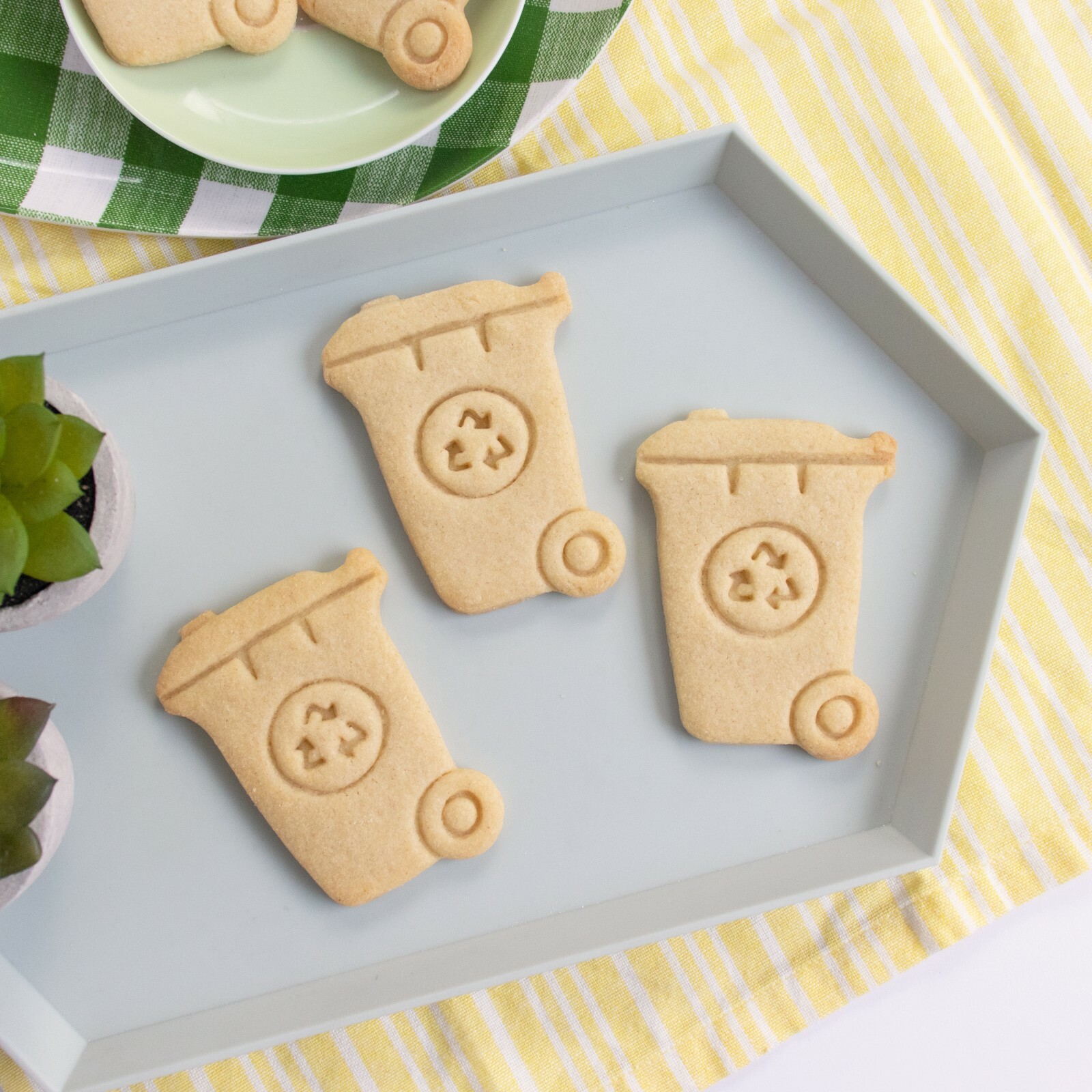 Recycling Wheelie Bin cookie cutter - Garbage Rubbish Recycle Birthday ...