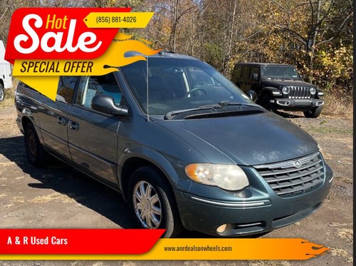 2005 Chrysler Town and Country Limited 4dr Extended Mini Van w/ Power ...