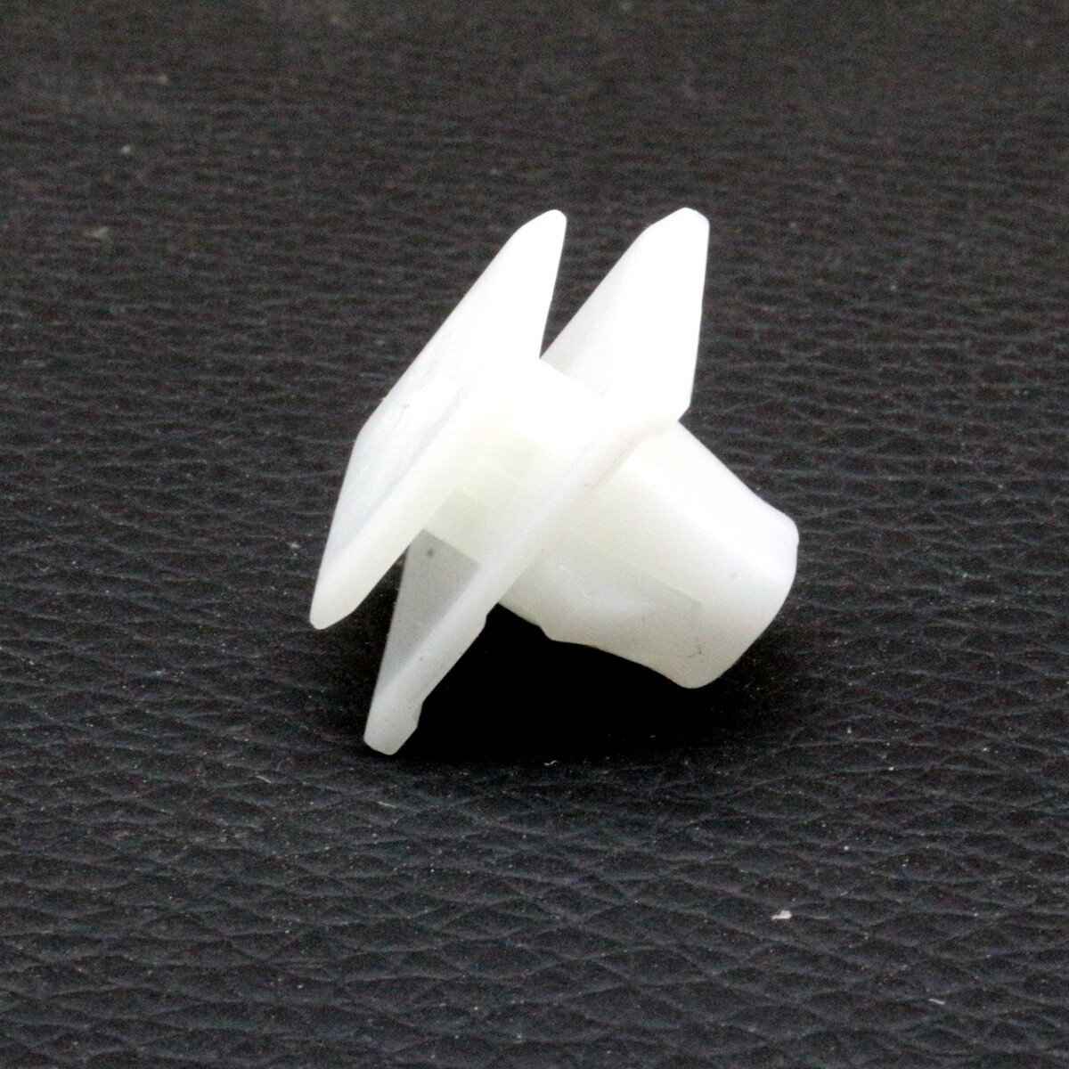 New Lower Outer Door Weatherstrip Clip For Honda 75315-S9A-004 Qty 30 ...