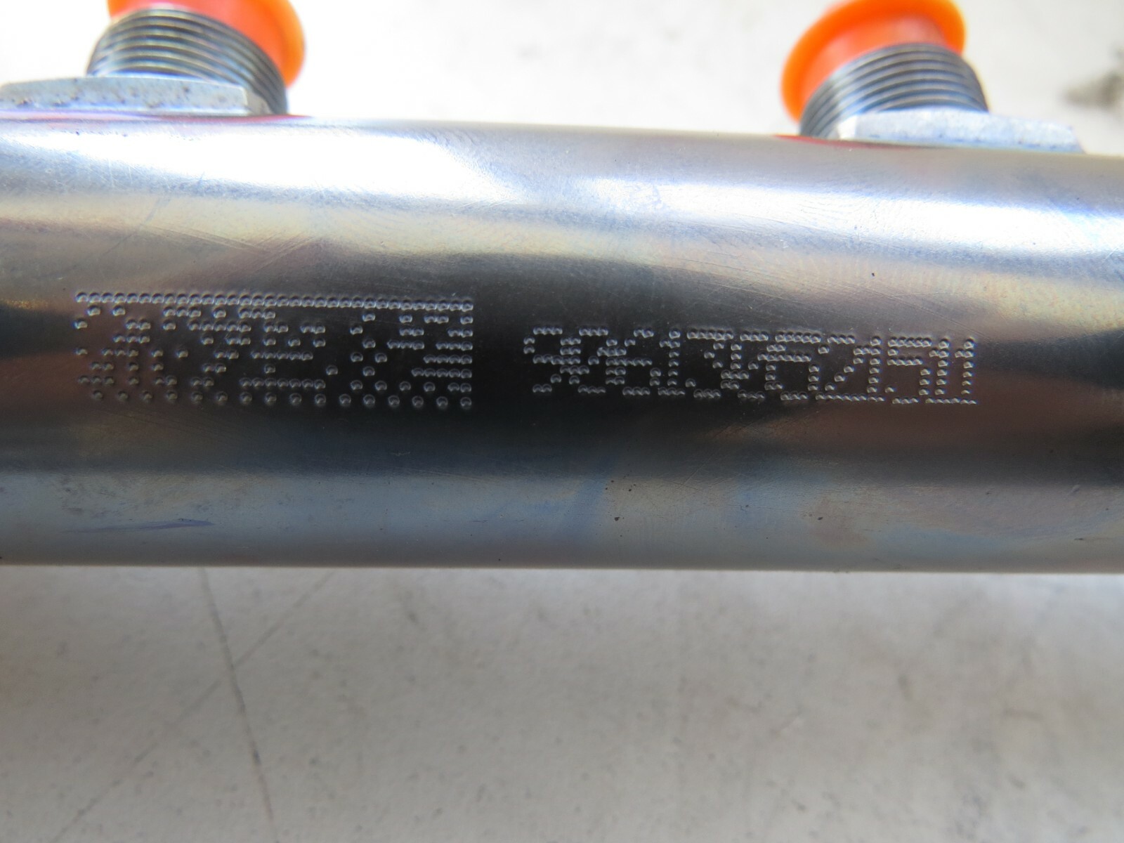 Land Rover Range Rover 2015-2021 OEM Fuel Rail Left (Driver Side ...