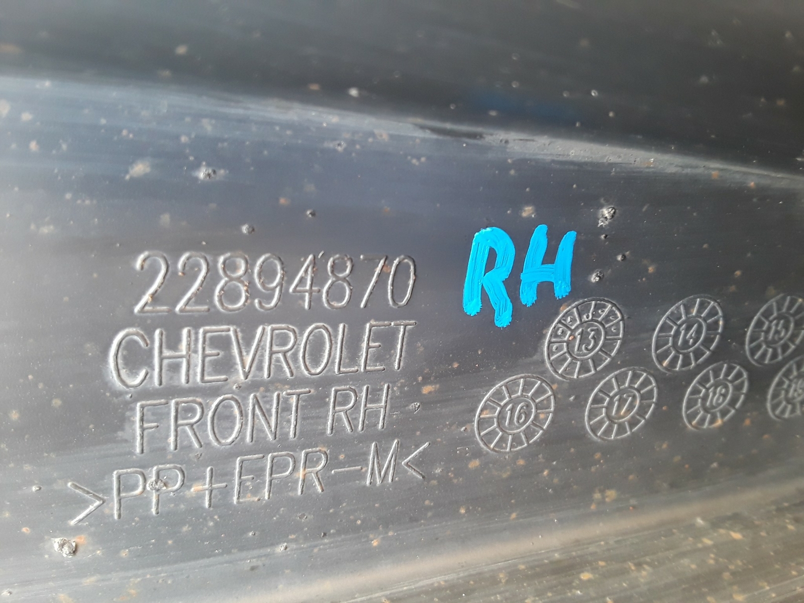 2014-2015 Chevrolet Silverado Front Mud Flap Splash Guard Set 22894870 ...