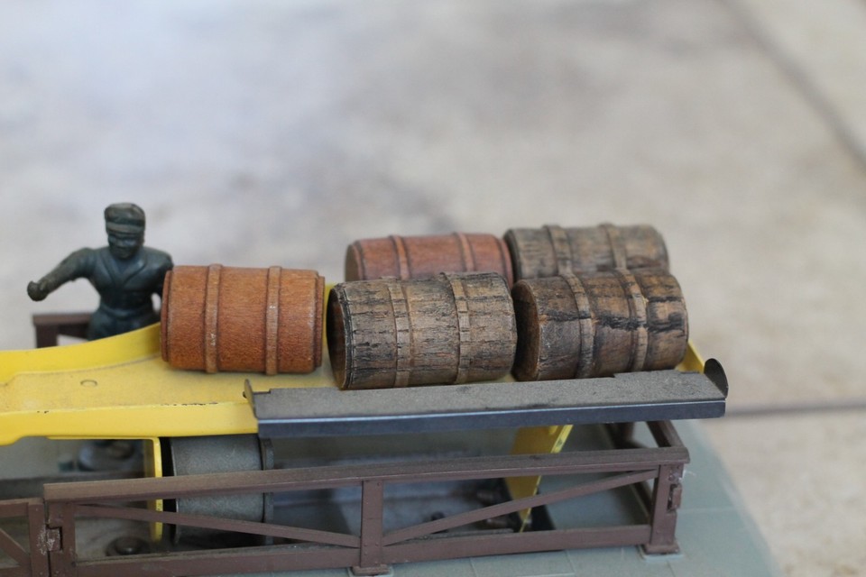 LIONEL O Gauge #362 Operating Barrel Loader | eBay