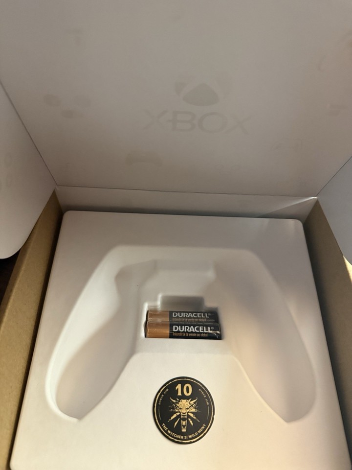 Xbox Wireless Controller – The Witcher 3 10th Anniversary Special ...
