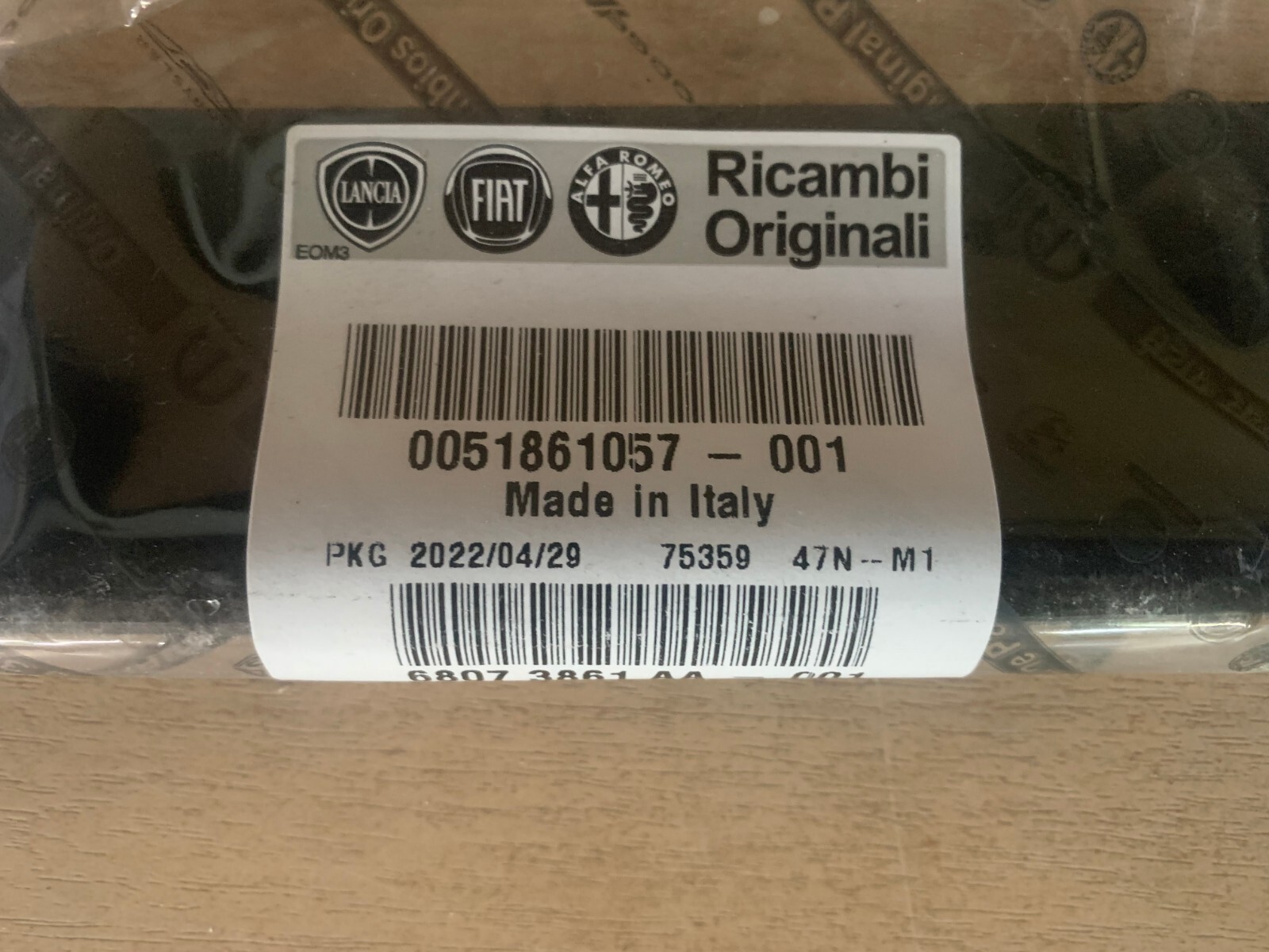 NEW GENUINE FIAT 500 FRONT BUMPER BLACK LIP 0051861057-001 2007-2015 ...