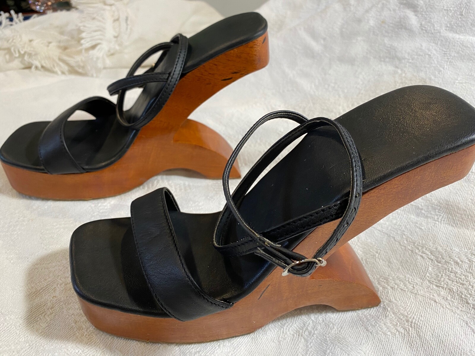 RARE FIND - RETRO WOOD PLATFORM SHOES WITH SCULPTURA… - Gem