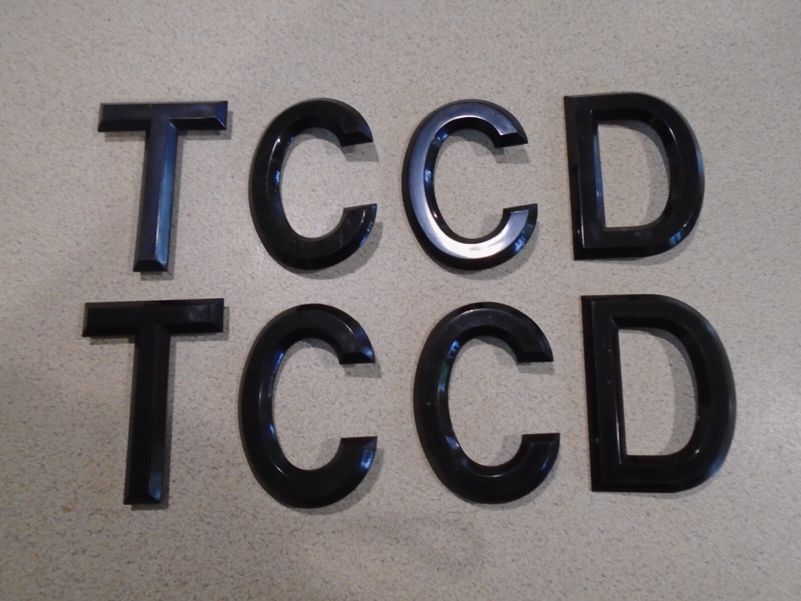 BLACK PLASTIC NUMBER PLATE DIGITS / LETTERS 3 1/8" C/W FIXING CLIPS ...