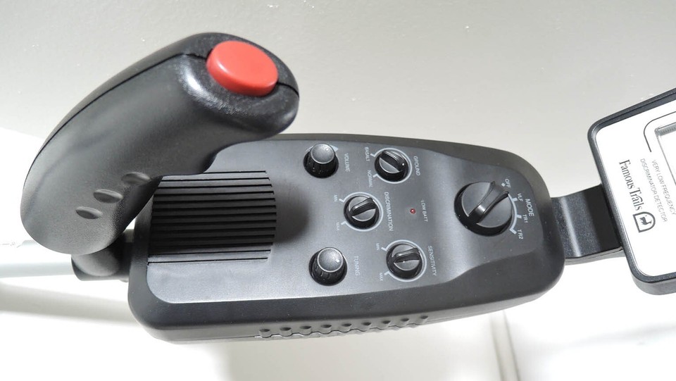 WORKING FAMOUS TRAILS MD-7030 DISCRIMINATOR METAL DETECTOR. | eBay