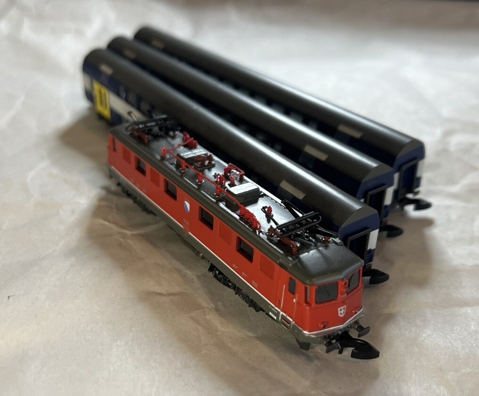 Märklin 81413 Z Gauge SBB ZVV Commuter Electric Passenger Train Set ...