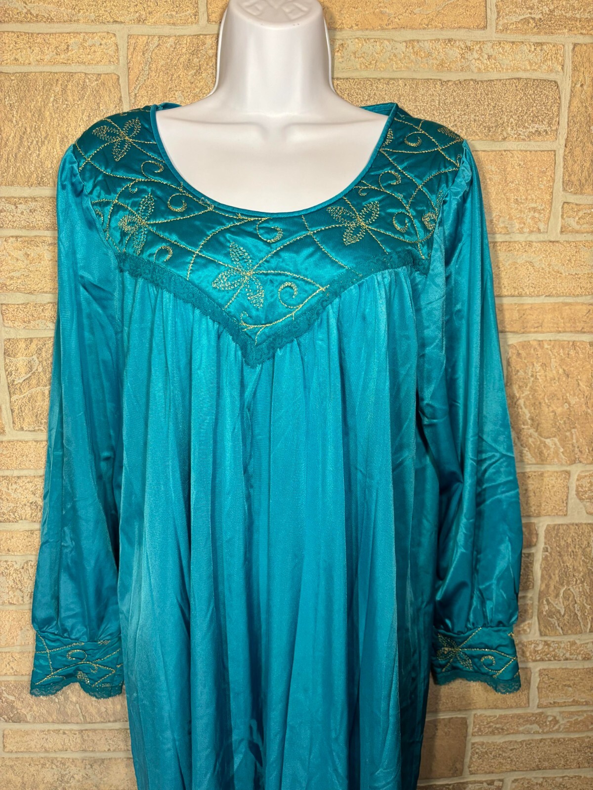 Beautiful Vintage Pinehurst Lingerie Size Large - Gem