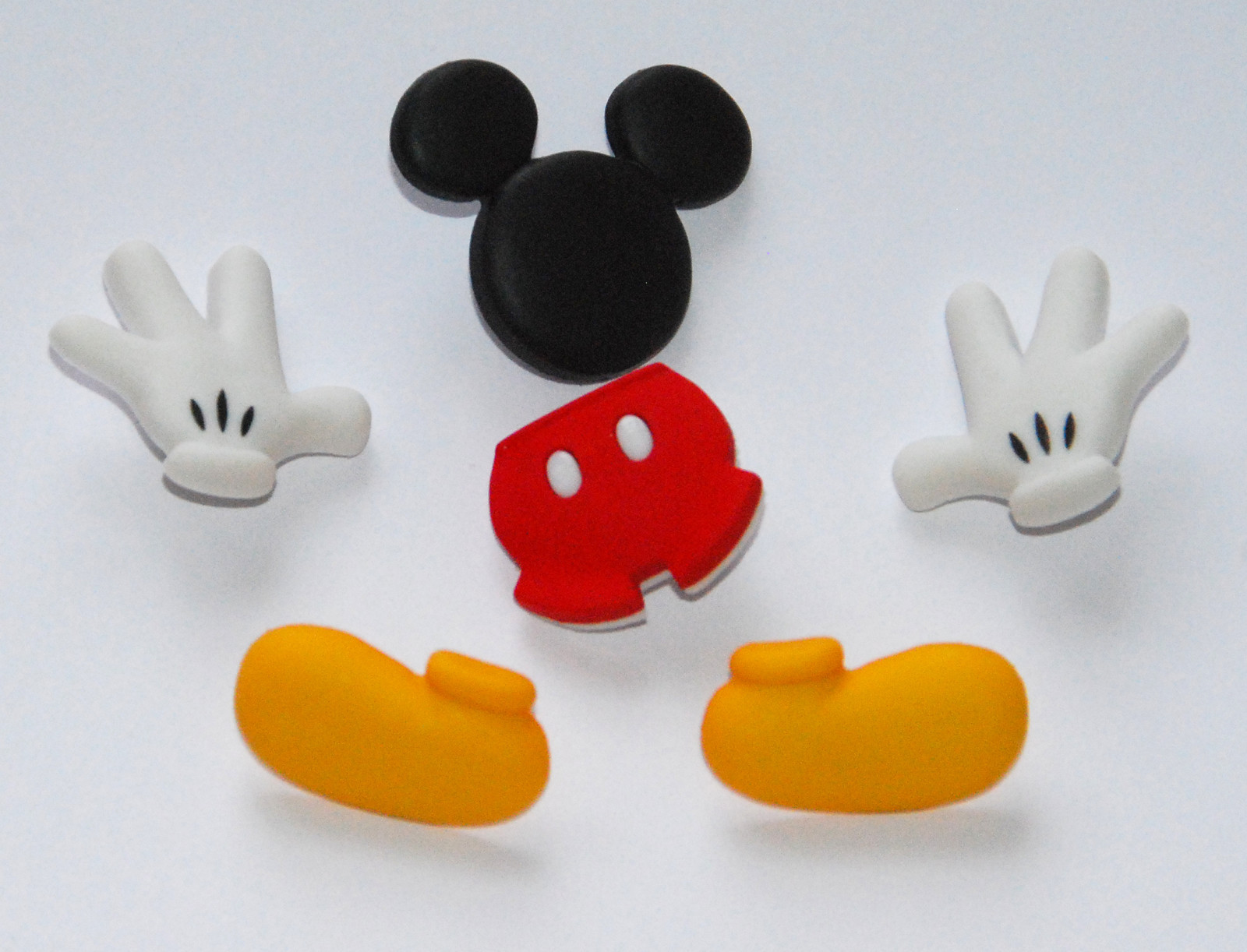 Mickey Mouse ~ Everything Mickey ~ Disney License Buttons / Jesse James ...