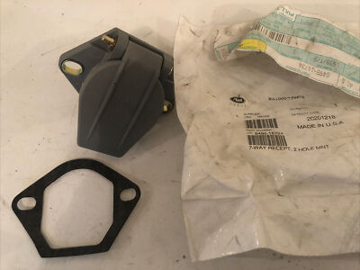 GENUINE MACK 7 WAY RECEPTACLE 2 HOLE MOUNT 8498-16724 WATERPROOF SOCKET ...